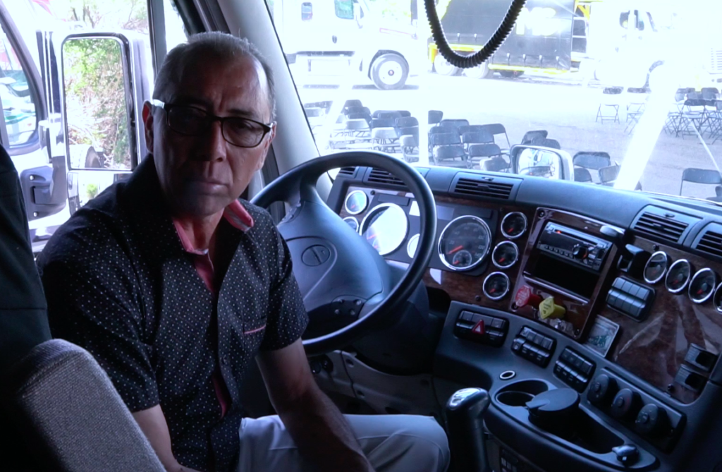 Reconoce IRU a conductor mexicano • CANACAR